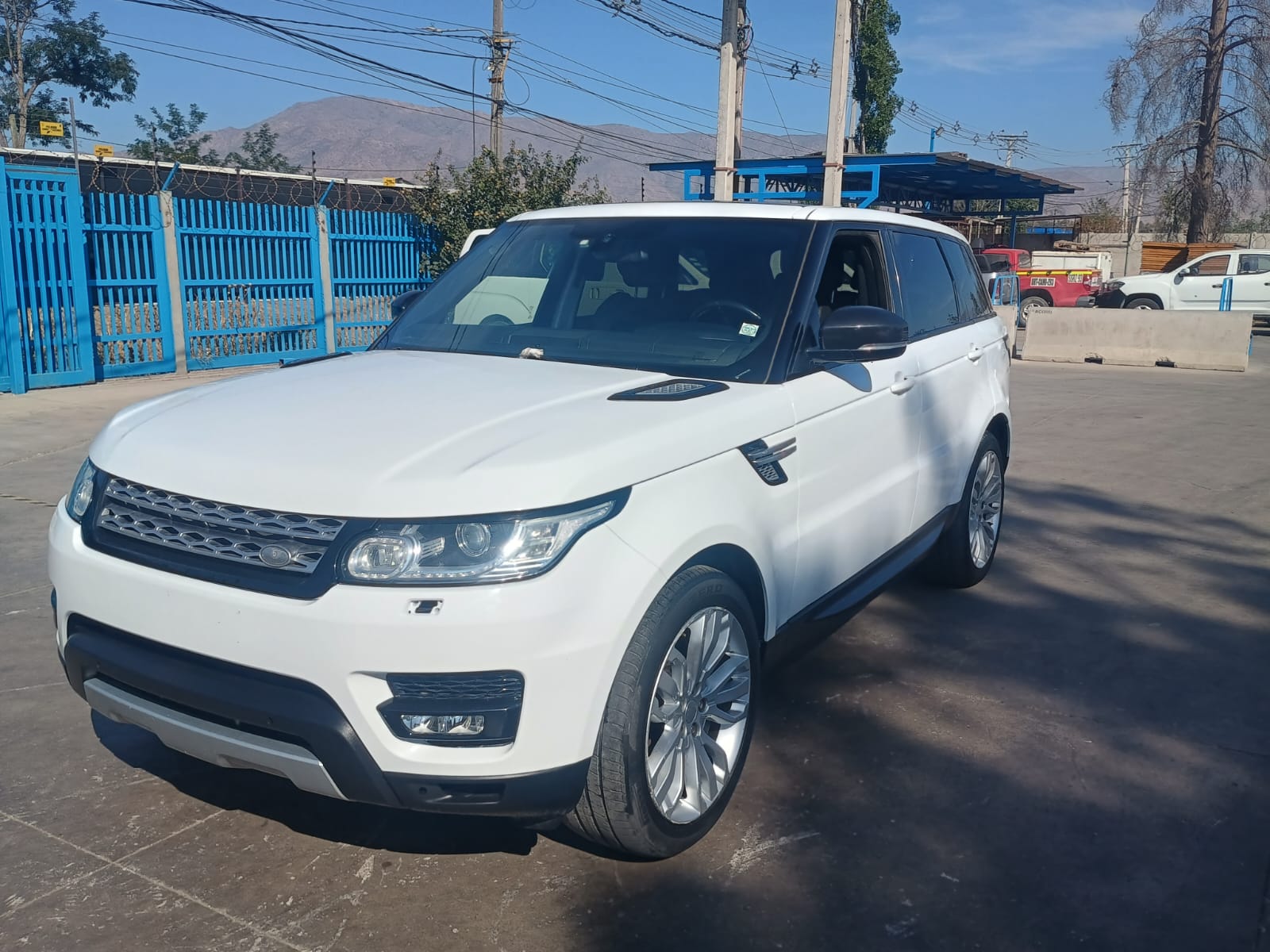 LAND ROVER RANGE ROVER SPORT 3.0 ( RECUPERADO DE ROBO ) - Novi Autos