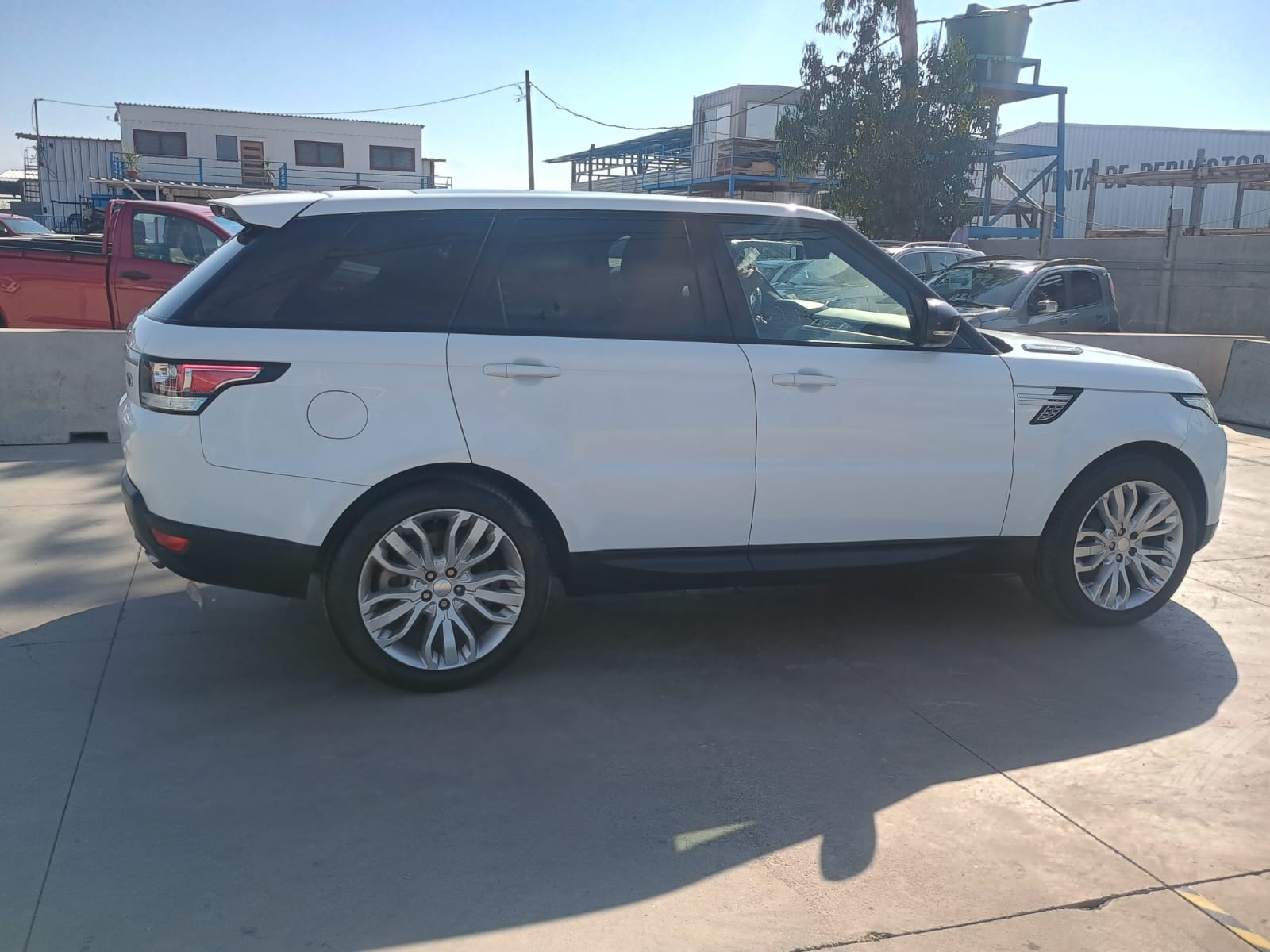 LAND ROVER RANGE ROVER SPORT 3.0 ( RECUPERADO DE ROBO ) - Novi Autos