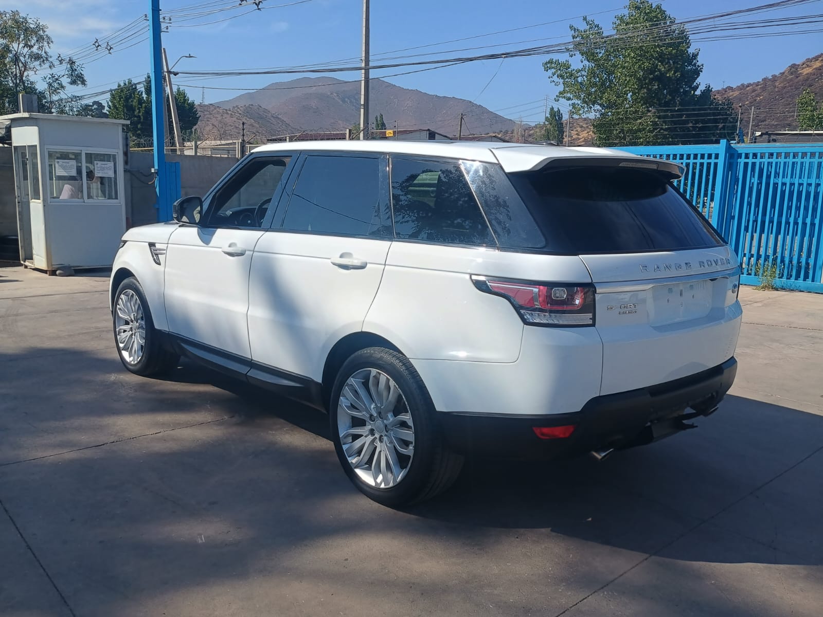 LAND ROVER RANGE ROVER SPORT 3.0 ( RECUPERADO DE ROBO ) - Novi Autos